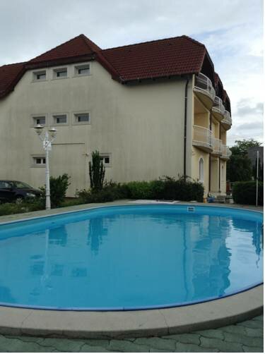 Otel Vili Apartmanház, Keszthely, foto