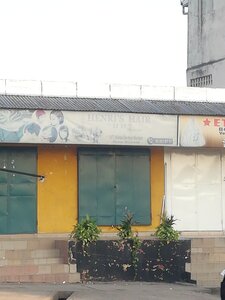 Hh (Brazzaville, Commune de Moungali, Rue Moundzombo), güzellik salonu  Brazzaville'den