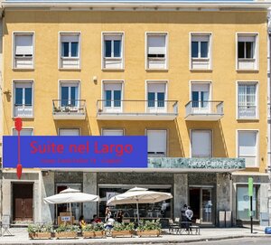 Suite nel Largo (Sardinia, Cagliari, Largo Carlo Felice, 78), otel  Cagliari'den