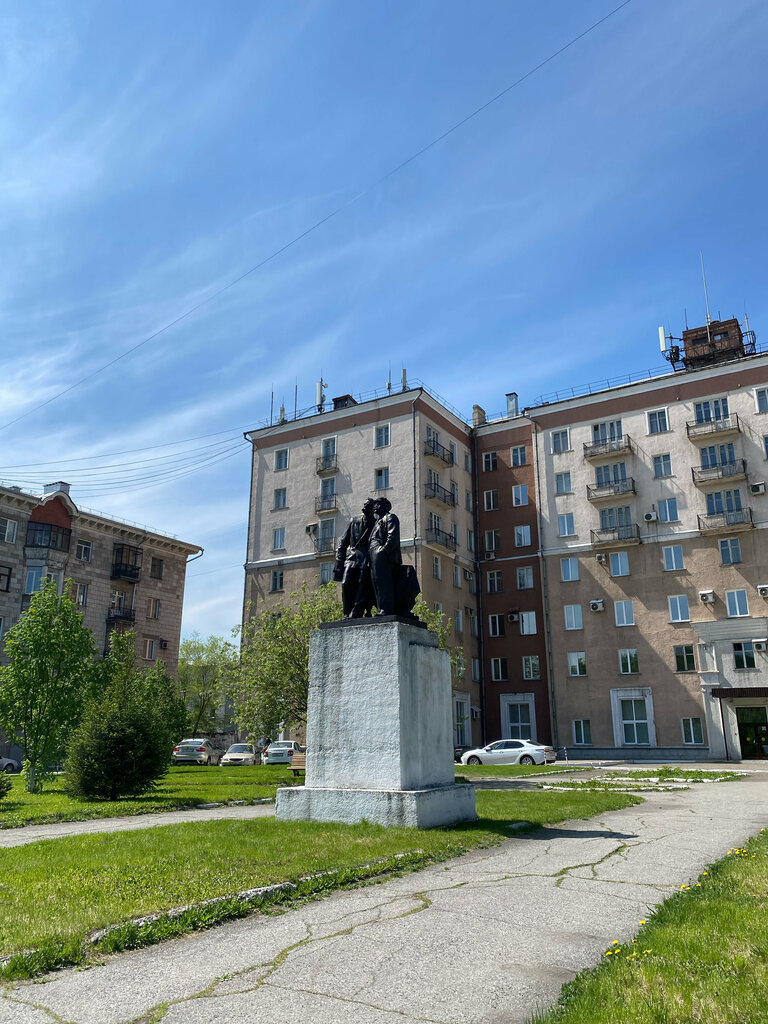 Anıt, heykel В.И. Ленин и М. Горький, Novokuznetsk, foto