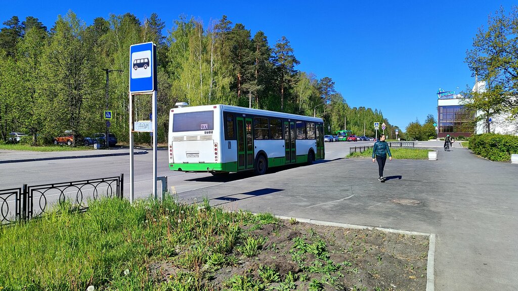 Toplu taşıma durağı Oktyabr Palace of Culture, Snejinsk, foto