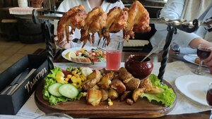 The Horseshoe Tavern (Kirava Street No:9), kafe  Grodno'dan