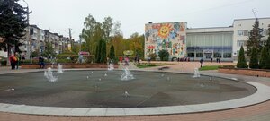 Светодинамический фонтан Торнадо (Nizhniy Novgorod Region, Dzerzhinsk, ploshchad Lenina), çeşme  Dzerjinsk'ten