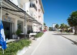Baia Marina Hotel (Marche, Ascoli Piceno, Viale Nazario Sauro, 52), otel  Marche'den
