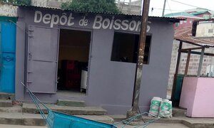 Dépôt de Boisson (Brazzaville, Commune de Poto-Poto, Rue de Maya-Maya), bira dükkanı  Brazzaville'den