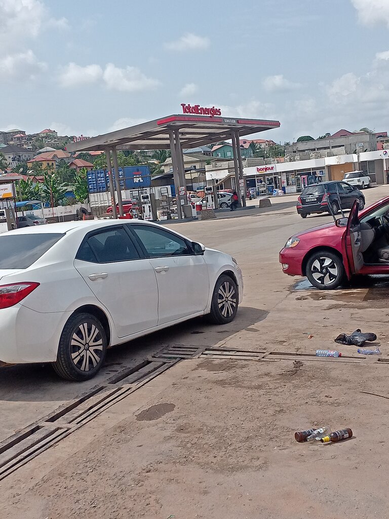 Benzin istasyonu Total Station, Dünya, foto