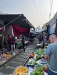 Maeklong Railway Market (Samut Songkhram, Samut Songkhram), gıda pazarı