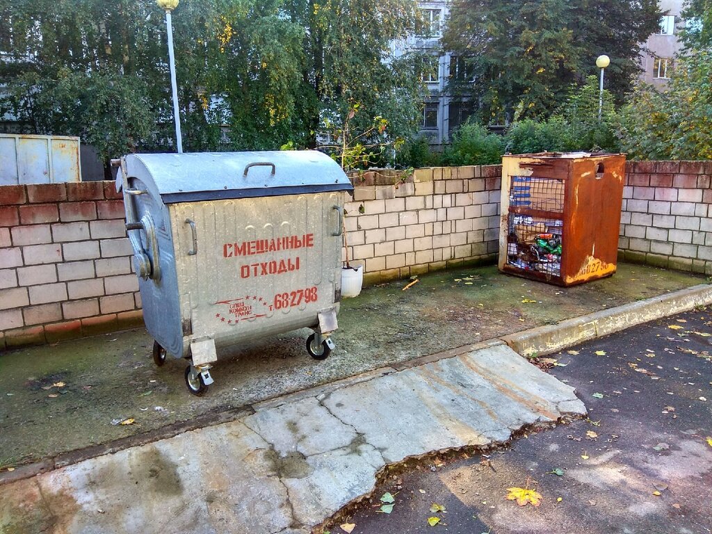 Çöp alanları Trash and garbage disposal area, Gomel, foto