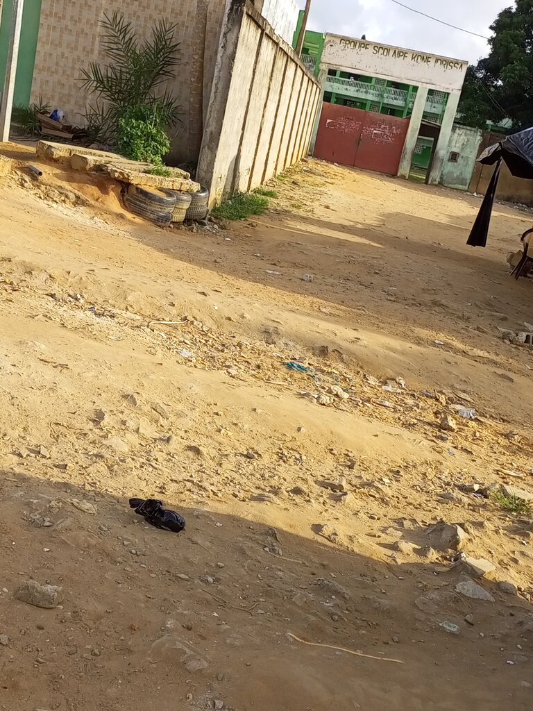 Yüksekokul Kone Idrissa School Group, Abican, foto