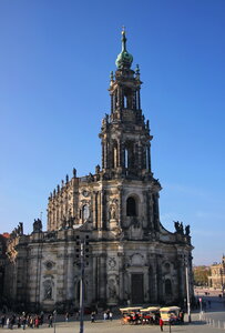 Katholische Hofkirche (Saxony, Stadt Dresden), katolik kiliseleri  Dresden'den