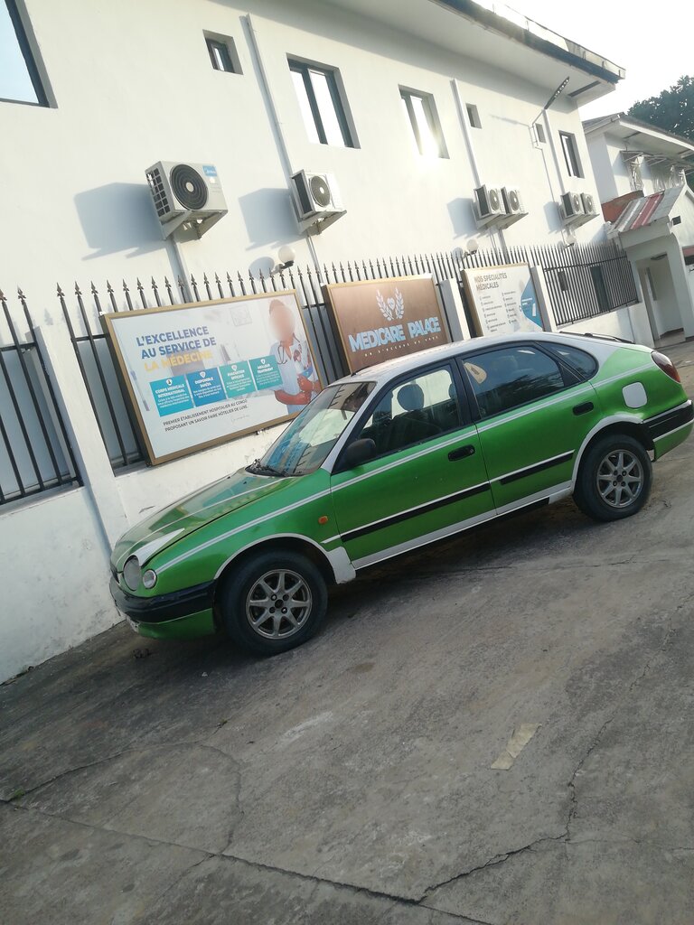 Tıp merkezleri ve klinikler Medicare Palace, Brazzaville, foto