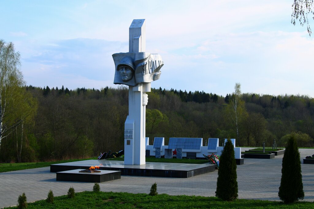 Anıt, heykel Братская могила советских воинов, Smolenskaya oblastı, foto