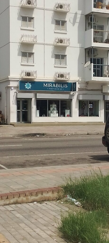 Kozmetik ve parfümeri mağazaları Mirabilis Perfumarias x6, Loanda, foto