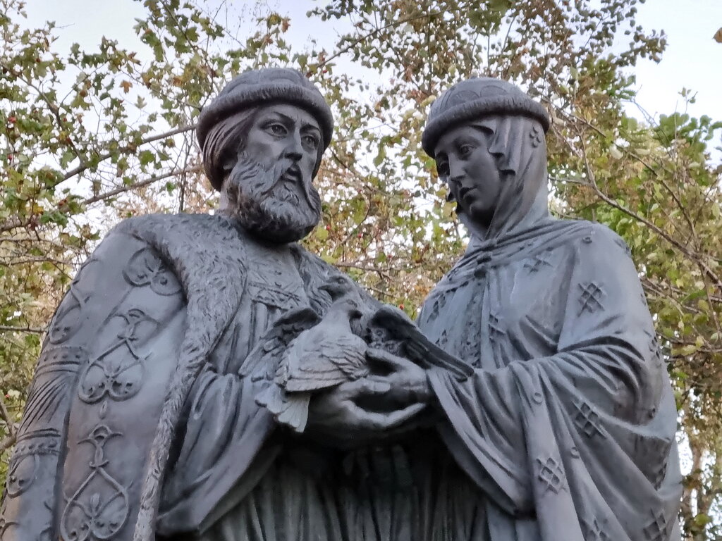 Anıt, heykel Peter and Fevronia of Murom, Vladivostok, foto