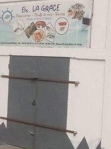Établissement la grâce poissonnerie (Brazzaville, Commune de Moungali, Rue Mayama), berberler  Brazzaville'den