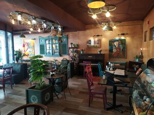 Peacock (Northern Avenue No:10), kafe  Erivan'dan