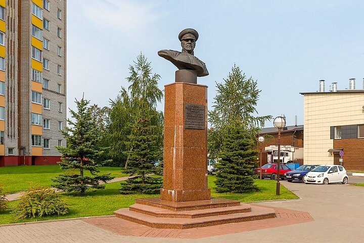 Park, sokak heykeli Памятник г. Жукову, Slutsk, foto