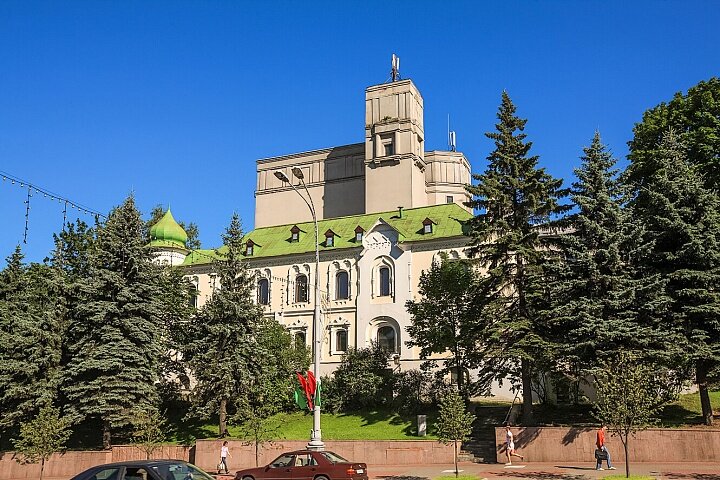Turistik yerler Jubiliejny dom, Minsk, foto
