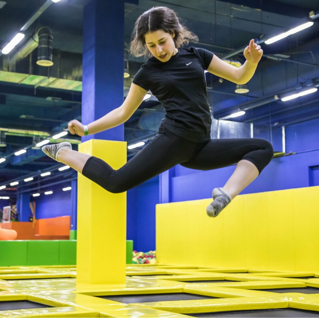 Spor ve eğlence merkezi Trampoline Nevesomost, Moskova, foto