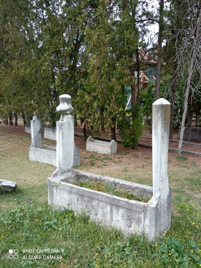 Turistik yerler Гробница Северное Дюрбе, Bahçesaray, foto