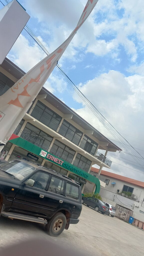 Medikal ürün mağazası Ernest Chemist, Akra, foto