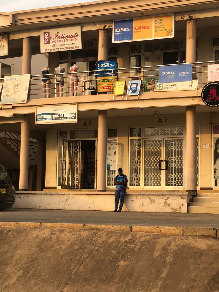 Giyim mağazası Intimate professions, Akra, foto