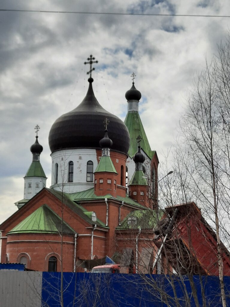 Şapel, haç anıtı Chapel of Saint Seraphim of Sarov, Slantsy, foto