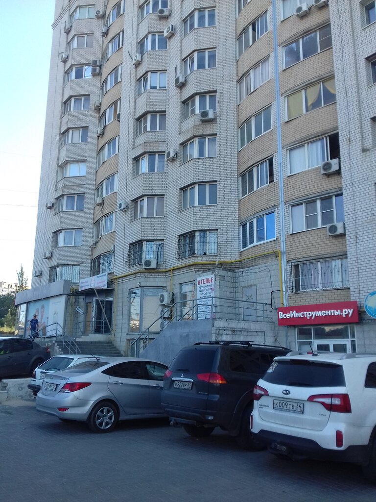 Elektrik ve benzinle çalışan aletler Vseinstrumenty.ru, Volgograd, foto