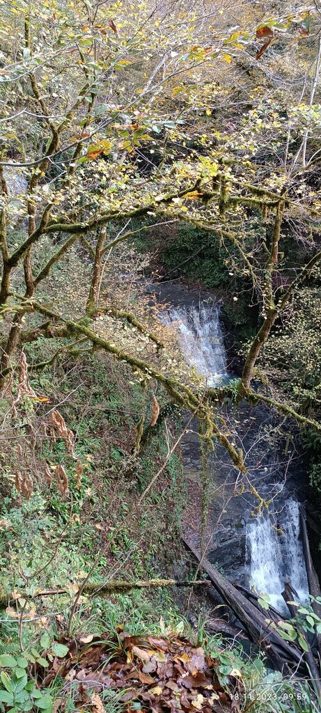 Şelale Vesyolyy Gnom Waterfall, Soçi, foto