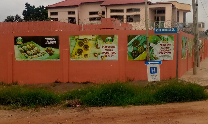 Ekmek fırını Dough Man Food bakery, Akra, foto