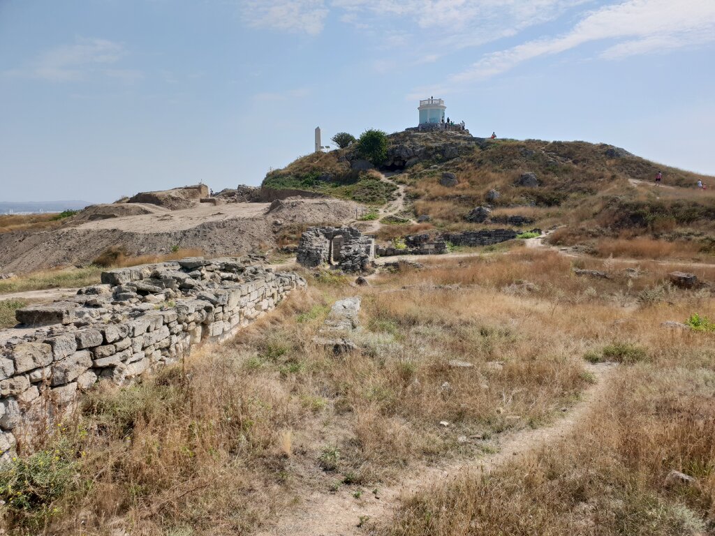 Turistik yerler Общественное здание - Толос, кон. VI века до н.э., Kerç, foto