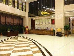 Jinyu Huazun International Hotel (Guangxi Zhuang Autonomous Region, Nanning, Liniya 2, Nanning No. 33 Middle School metro station), otel  Nanning'den
