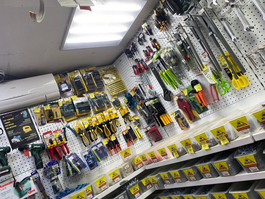 Montaj ekipmanları Zhelezo, Naberejniye Çelny (Yar Çallı), foto