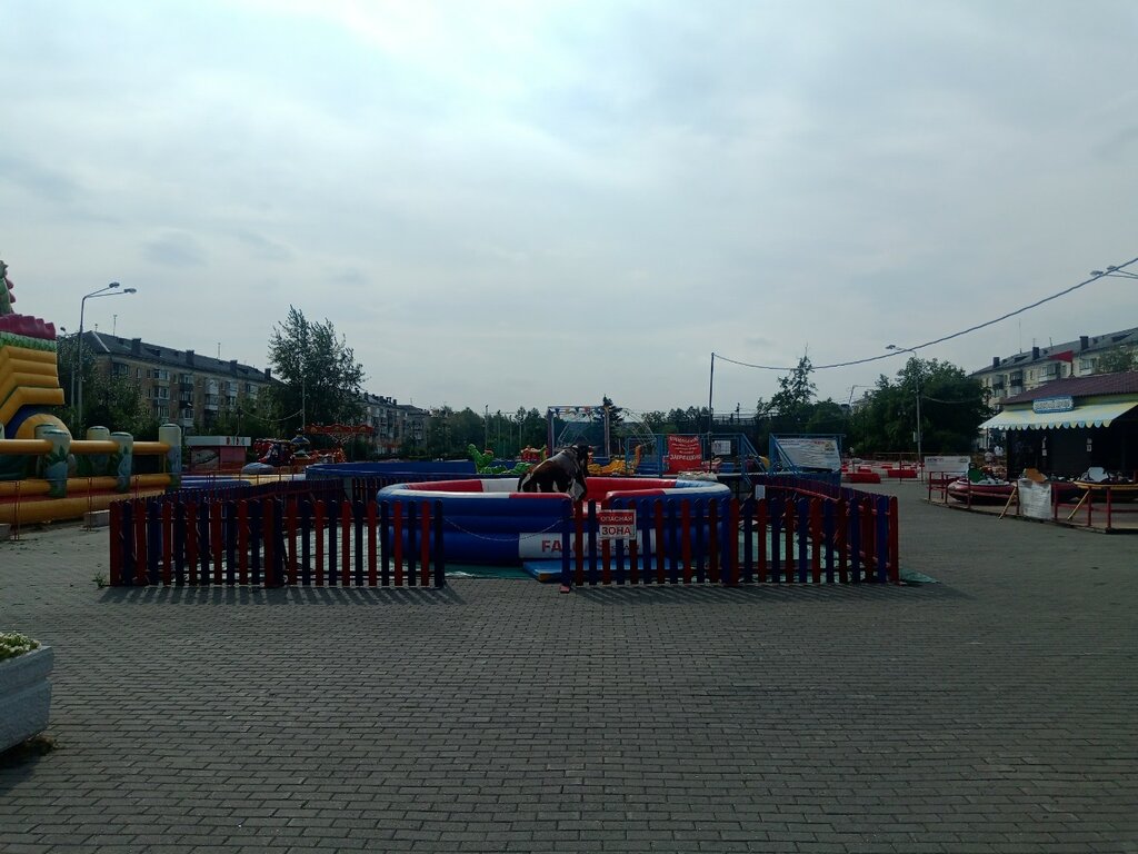 Lunapark Парк аттракционов, Nijni Tagil, foto