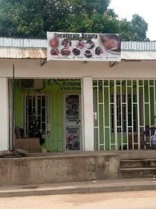 Cocoteraie Beauty (Brazzaville, Commune de Moukoundzi-Ngouaka), güzellik salonu  Brazzaville'den