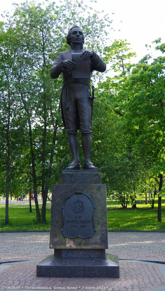 Anıt, heykel Г.Р. Державин, Petrozavodsk, foto