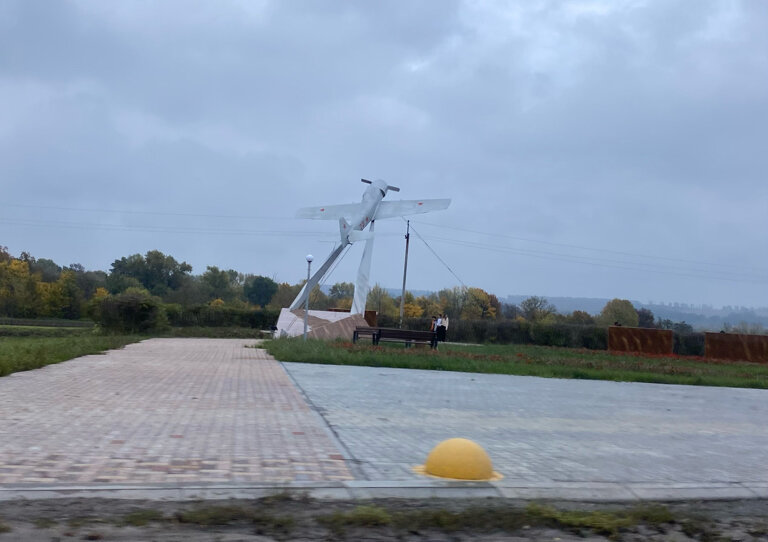 Anıt, heykel Лётчик Горобец, Kurskaya oblastı, foto