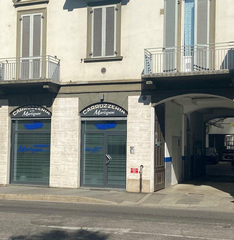 Otomobil servisi Carrozzeria Martignoni, Lombardiya, foto