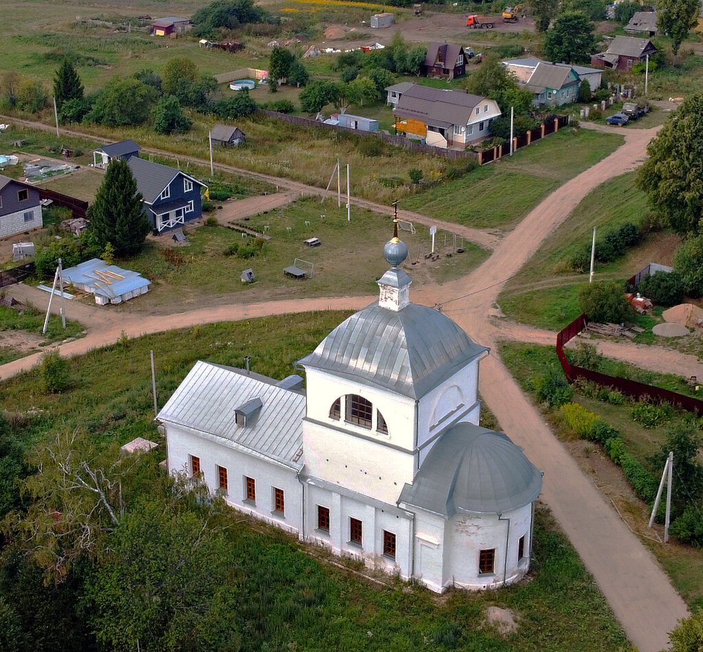 Ortodoks kiliseleri Tserkov Voskreseniya Khristova V Pertsevo, Yaroslavskaya oblastı, foto