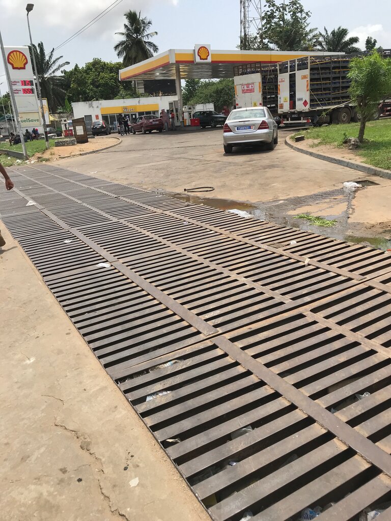 Benzin istasyonu Shell, Abican, foto