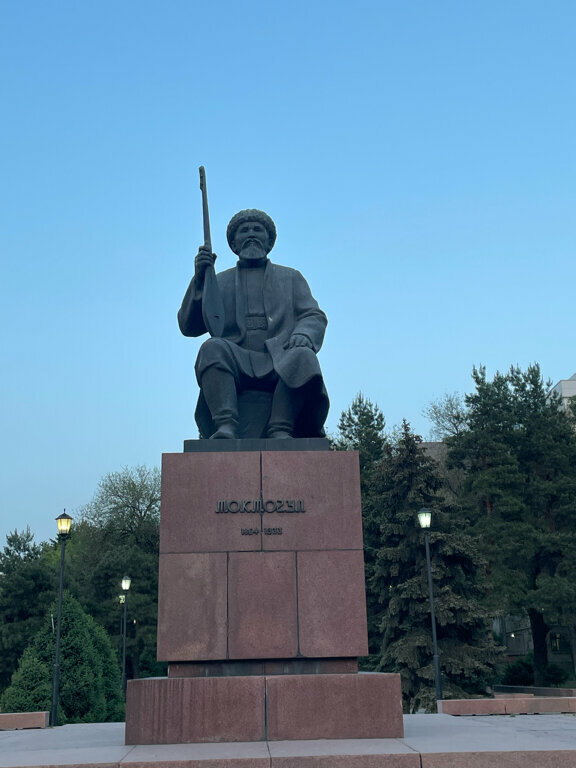 Anıt, heykel Toktogul Satylganov, Bişkek, foto