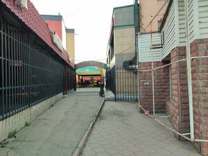 Bavaria (Dostoevskıı kóshesi No:17), bar  Öskemen'den (Ust‑Kamenogorsk'tan)