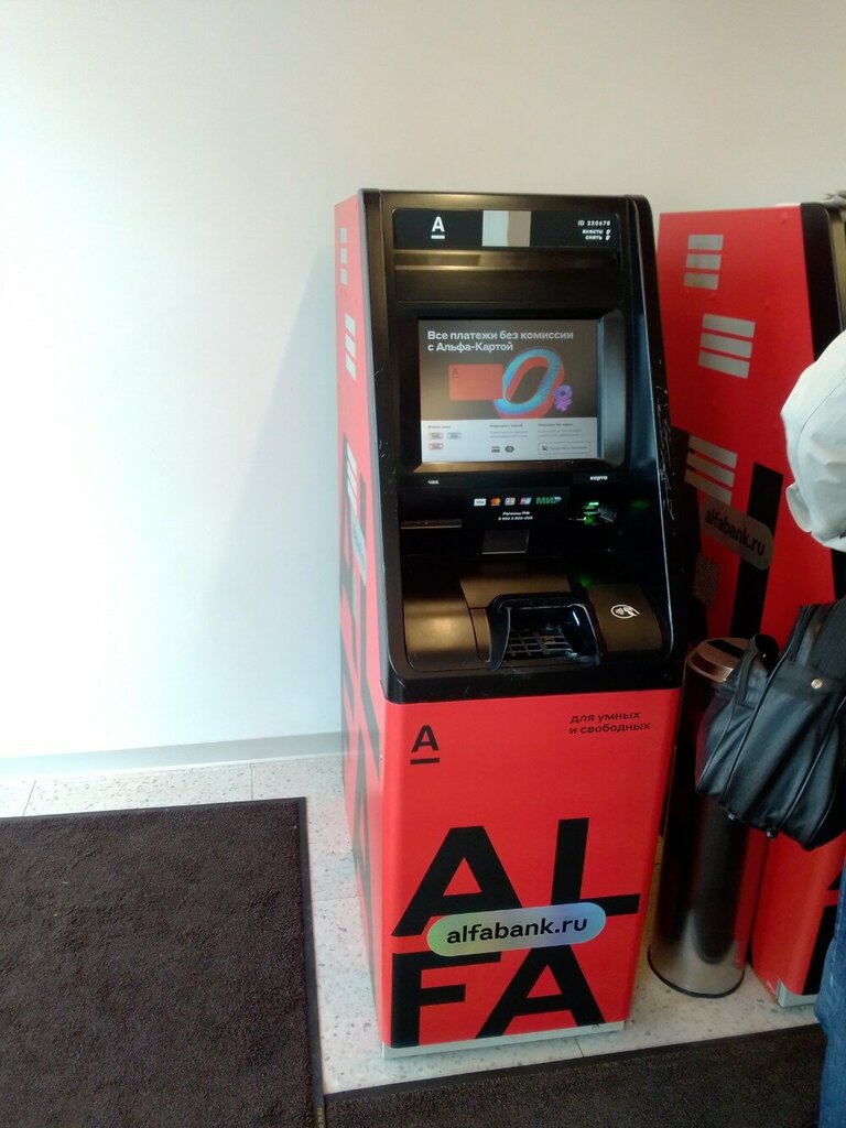 ATM'ler Alfa-Bank, Saint‑Petersburg, foto