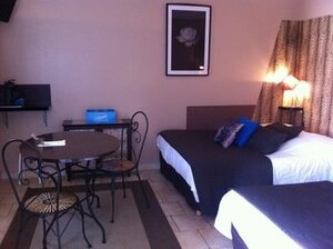 Hotel Lx (Nouvelle-Aquitaine, Charente-Maritime, Arrondissement de Saint-Jean-d'Angély, Saint-Pierre-de-l'Île, Route de Saint Jean d'Angély, 2), otel