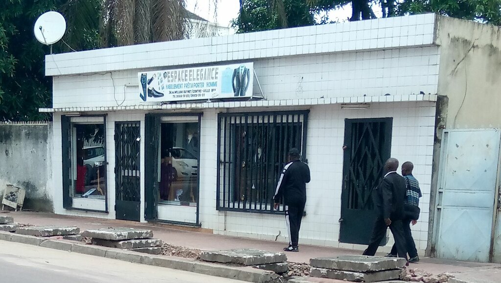 Giyim mağazası Boutique de Prêt à Porter Espace Elegance, Brazzaville, foto