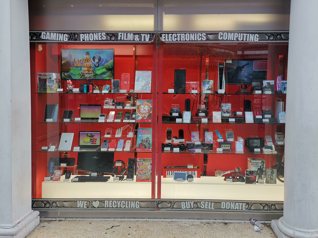 Cep telefonu ve aksesuarları satış mağazaları CeX, Stafford, foto