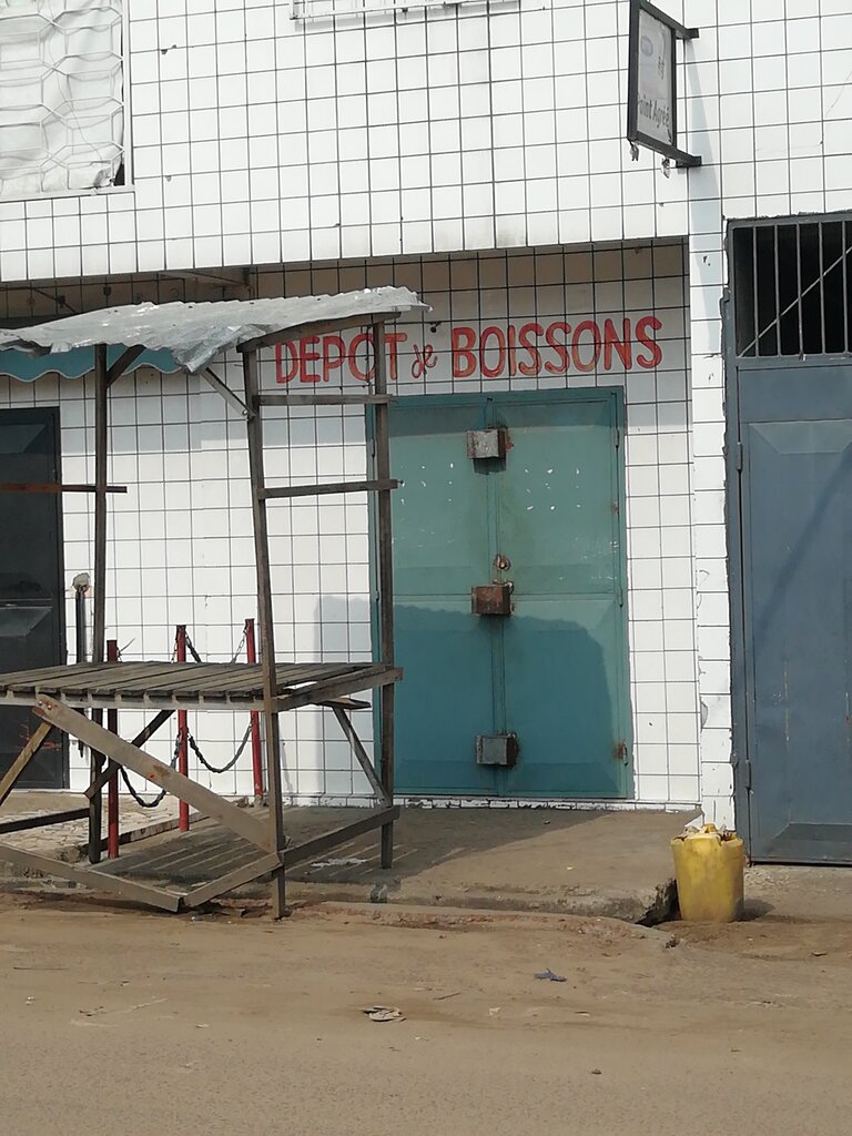 Bira dükkanı Dépôt De Boissons, Brazzaville, foto