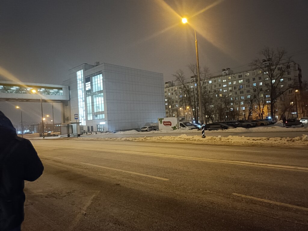 Toplu taşıma durağı MCC Likhobory, Moskova, foto