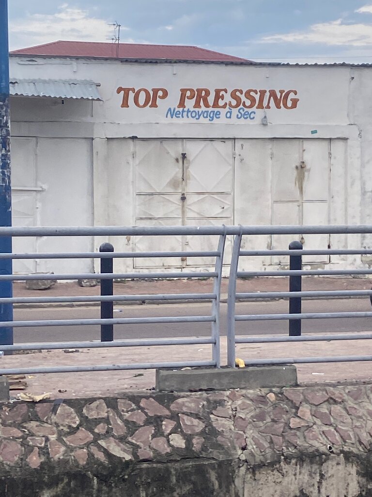 Çamaşırhaneler Top Pressing, Brazzaville, foto