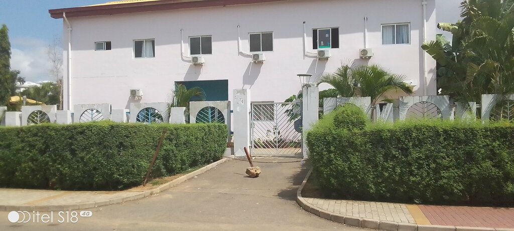 Ortaokul Escola e Creche, Loanda, foto
